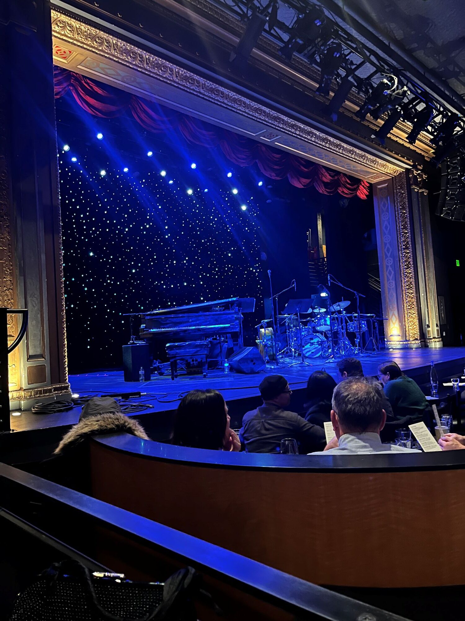 Stage – Praying With The Eyes